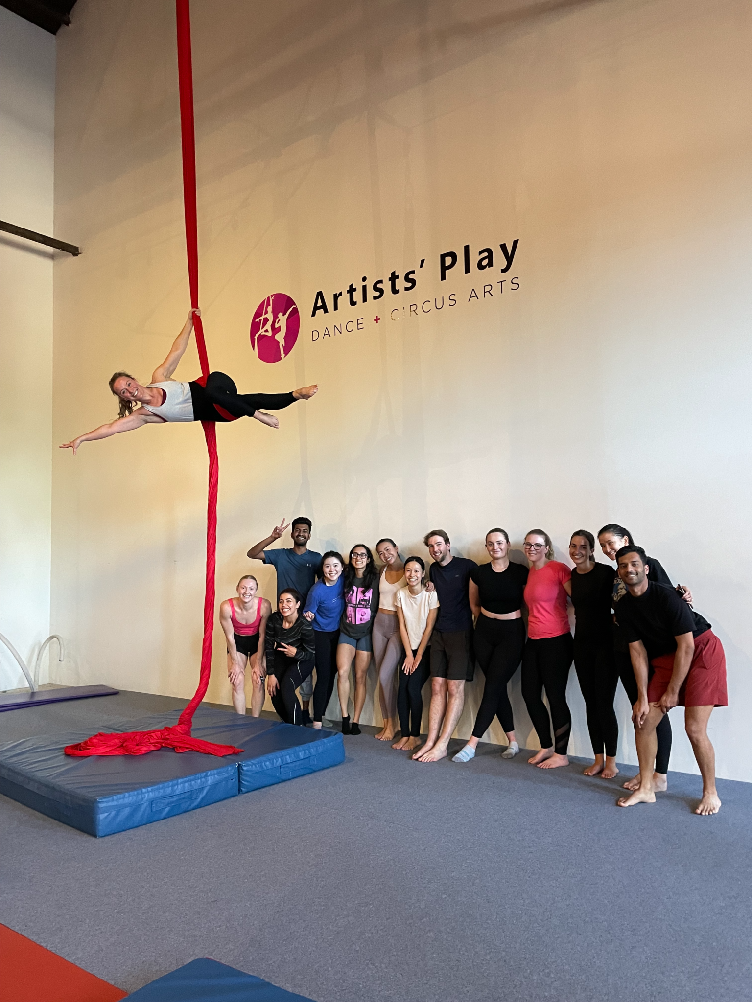 TEAM BUILDING - Artists Play